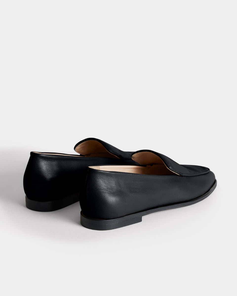 The Modern Black Moccasin | Minimalist Luxury Flats | BEUNICA